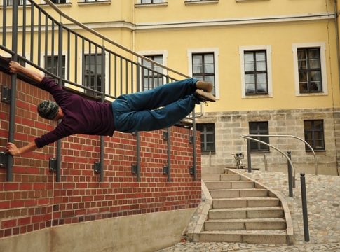 Parkour Tutorial: How to Roll to Break Your Fall